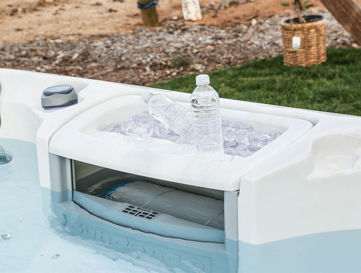 Sundance® 880™ Series Hot Tubs | SundanceSpas.com | Sundance® Spas