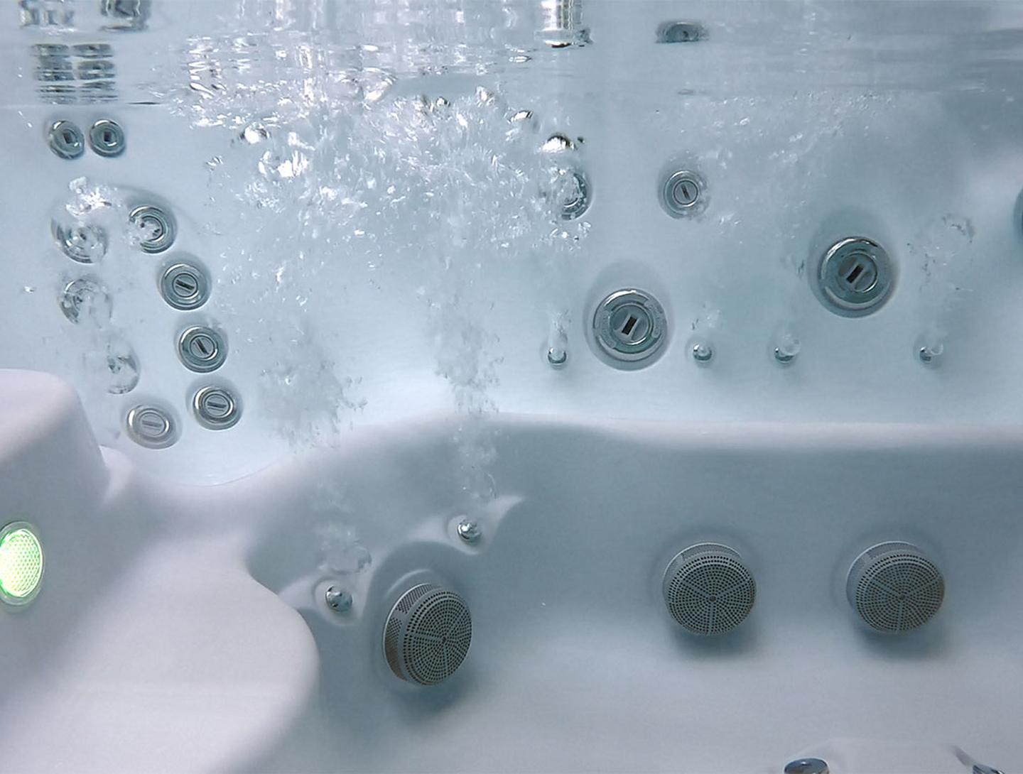 Sundance® 880™ Series Hot Tubs | SundanceSpas.com | Sundance® Spas